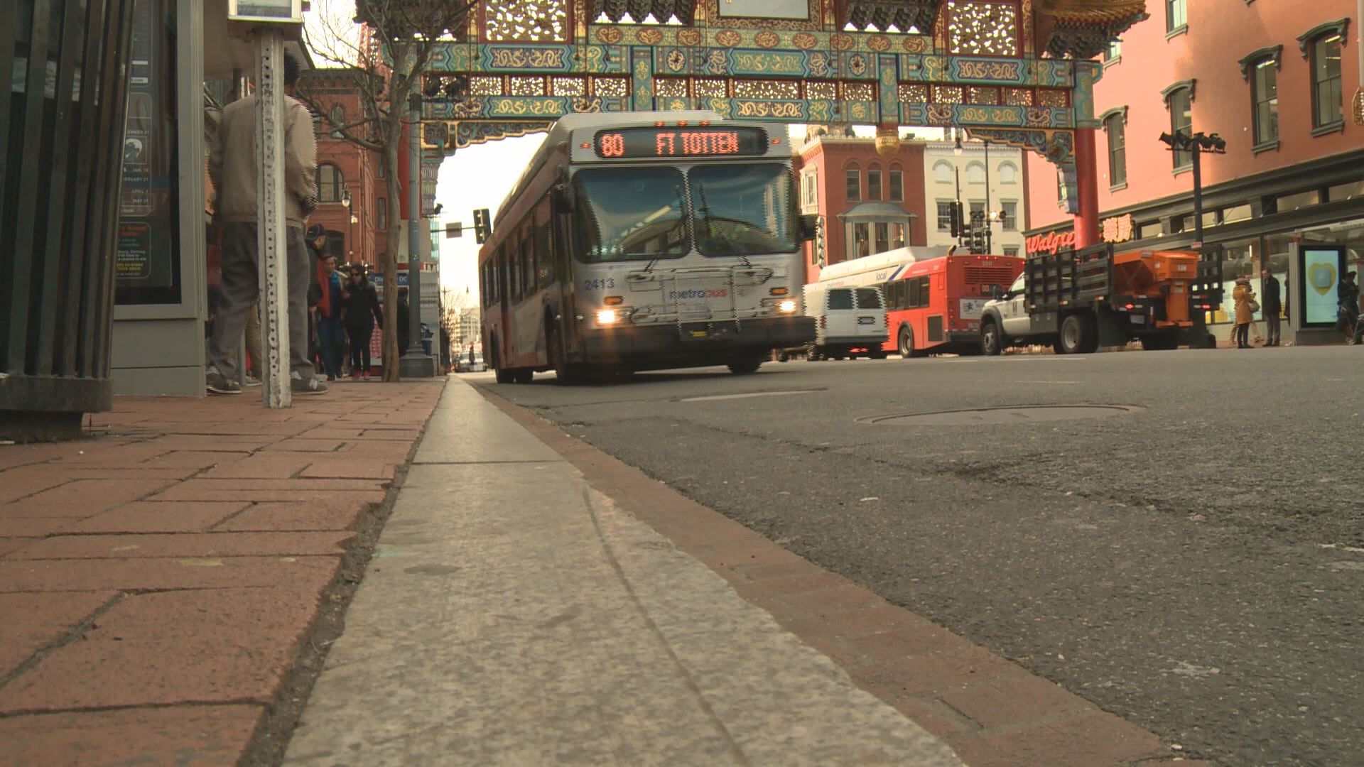 Metro installing video monitors on buses for pilot program | wusa9.com