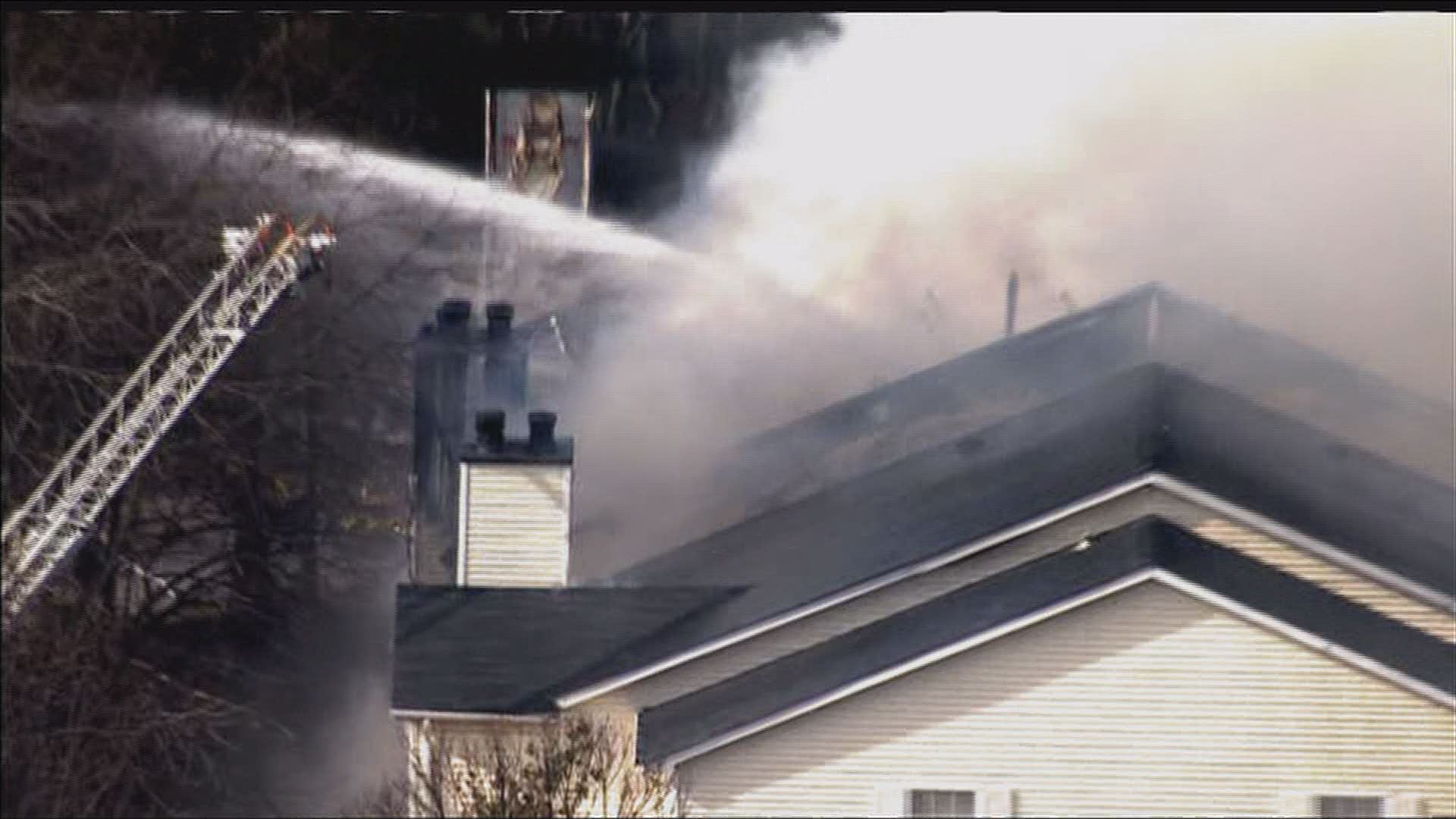 Firefighters rescue residents from Howard Co. building | wusa9.com