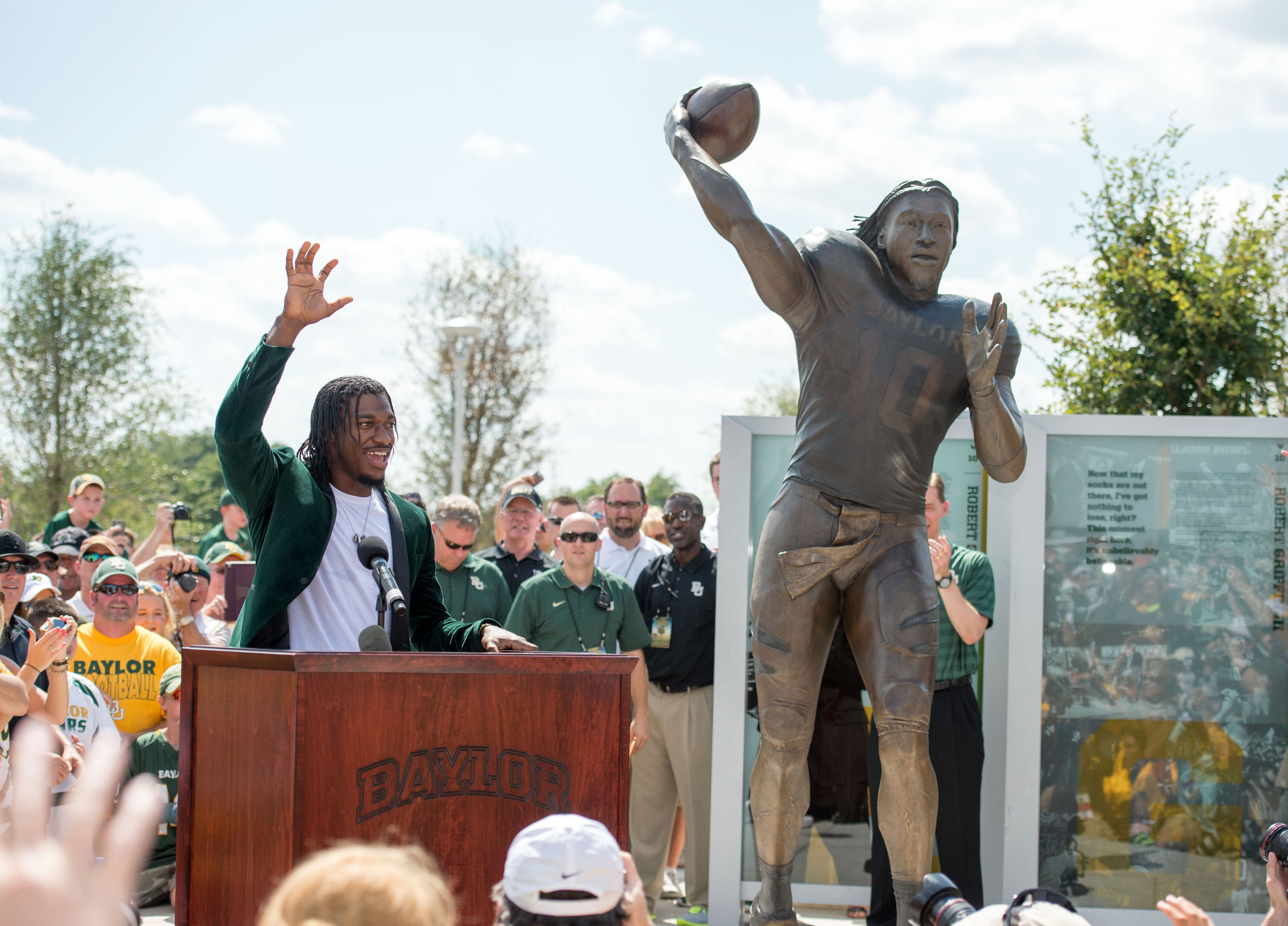 RG3 statue, boats on water at Baylor's new stadium | wusa9.com