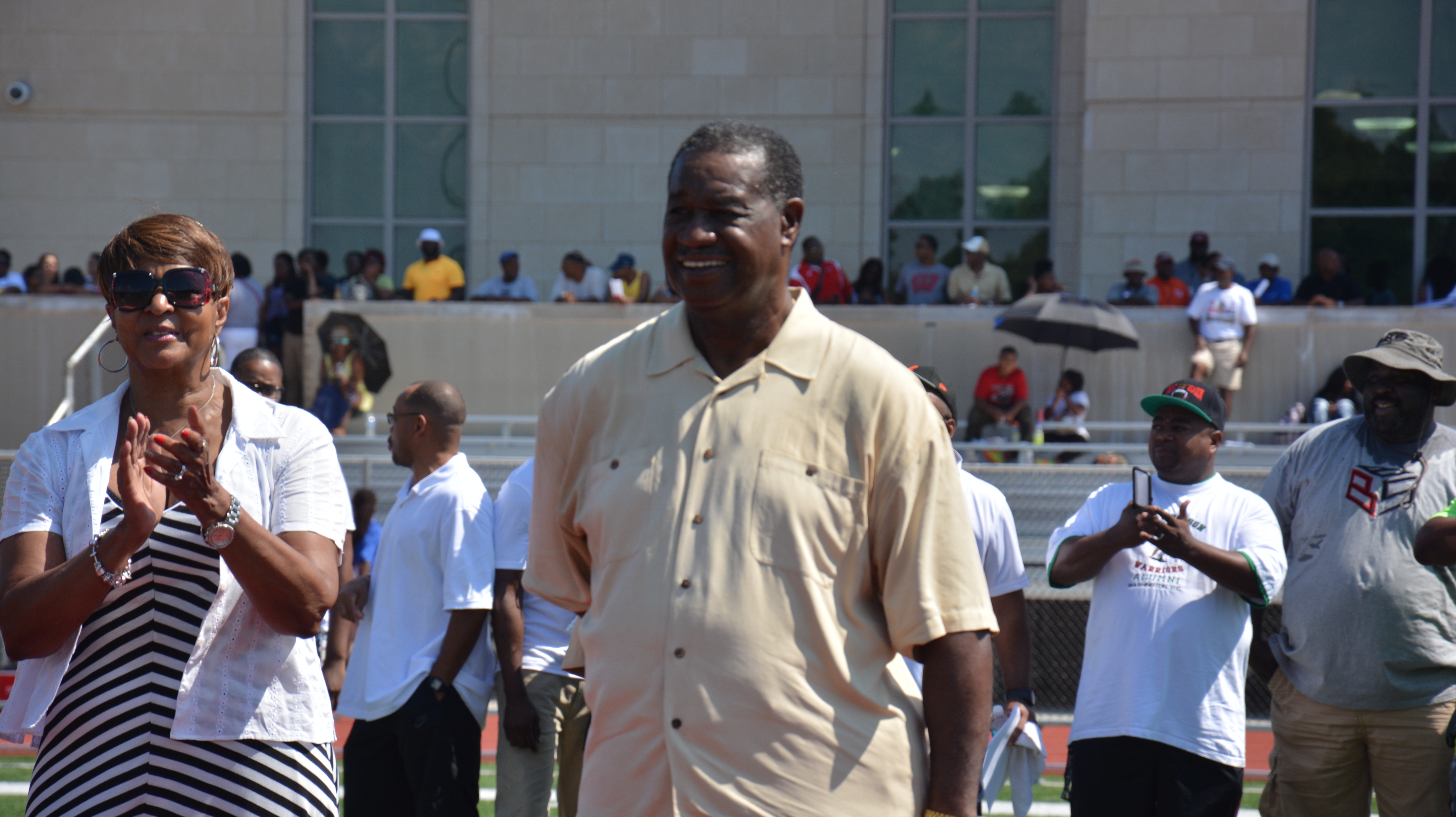 H.D. Woodson dedicates stadium to DC coach Bob Headen | wusa9.com
