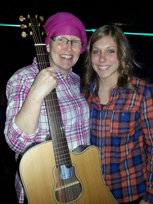 Garth Brooks stops concert, gives fan with cancer guitar | wusa9.com