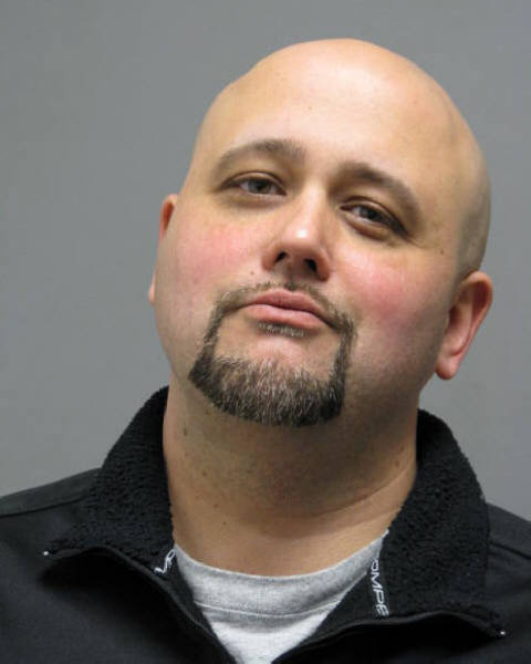 Furious Va. employee holds knife to manager | wusa9.com