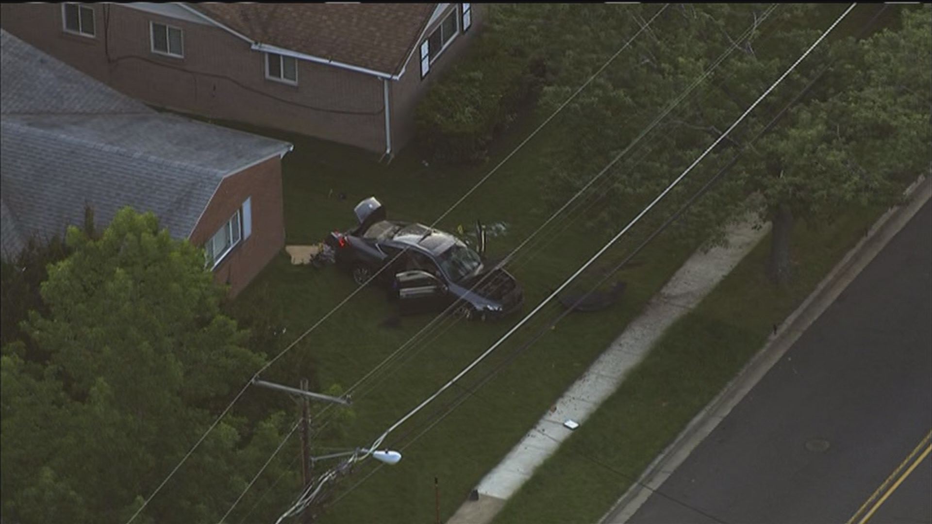 PGPD officer injured after getting caught in car door | wusa9.com