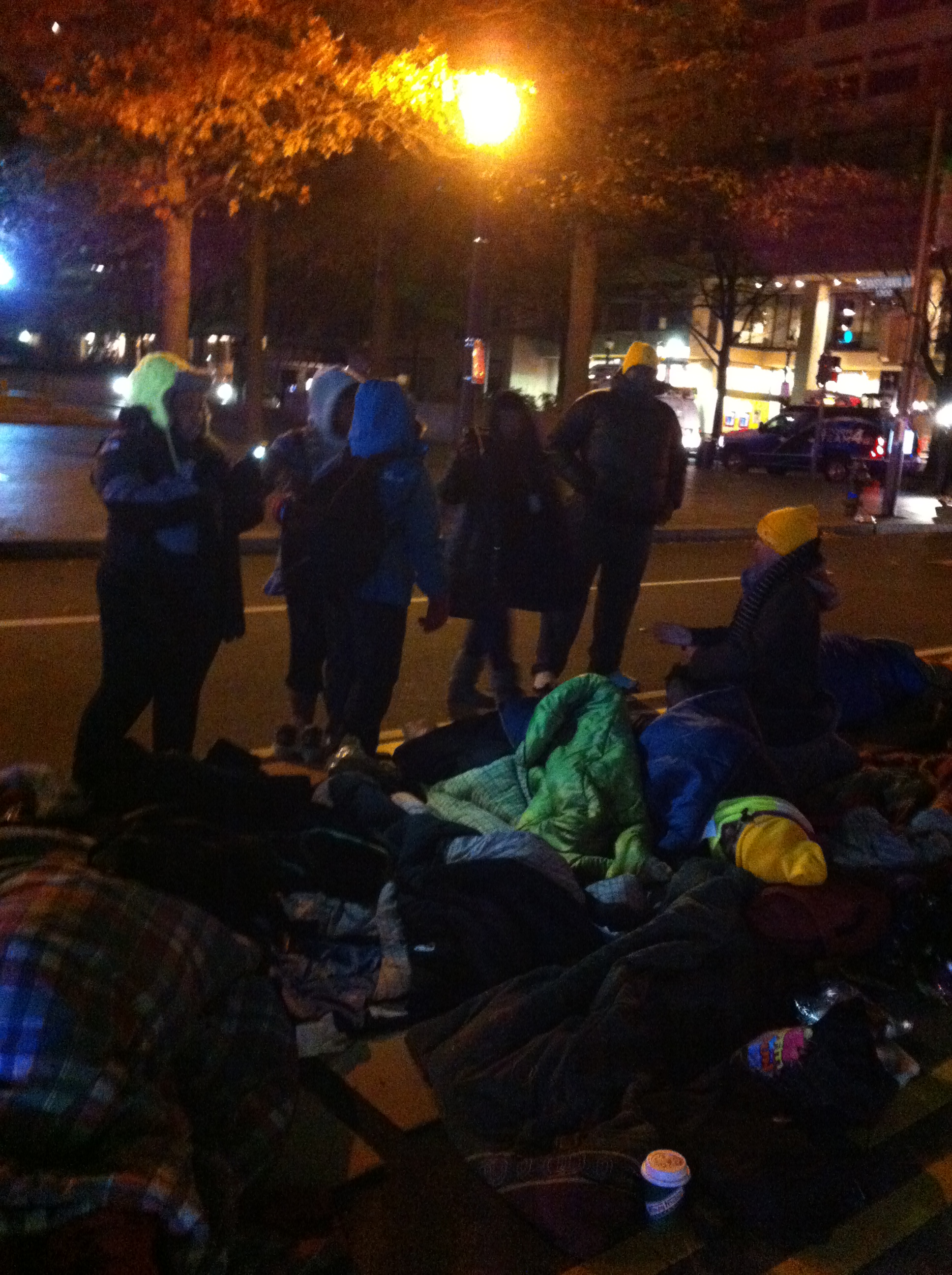 Execs 'Sleep Out' in Freedom Plaza for homelessness awareness | wusa9.com