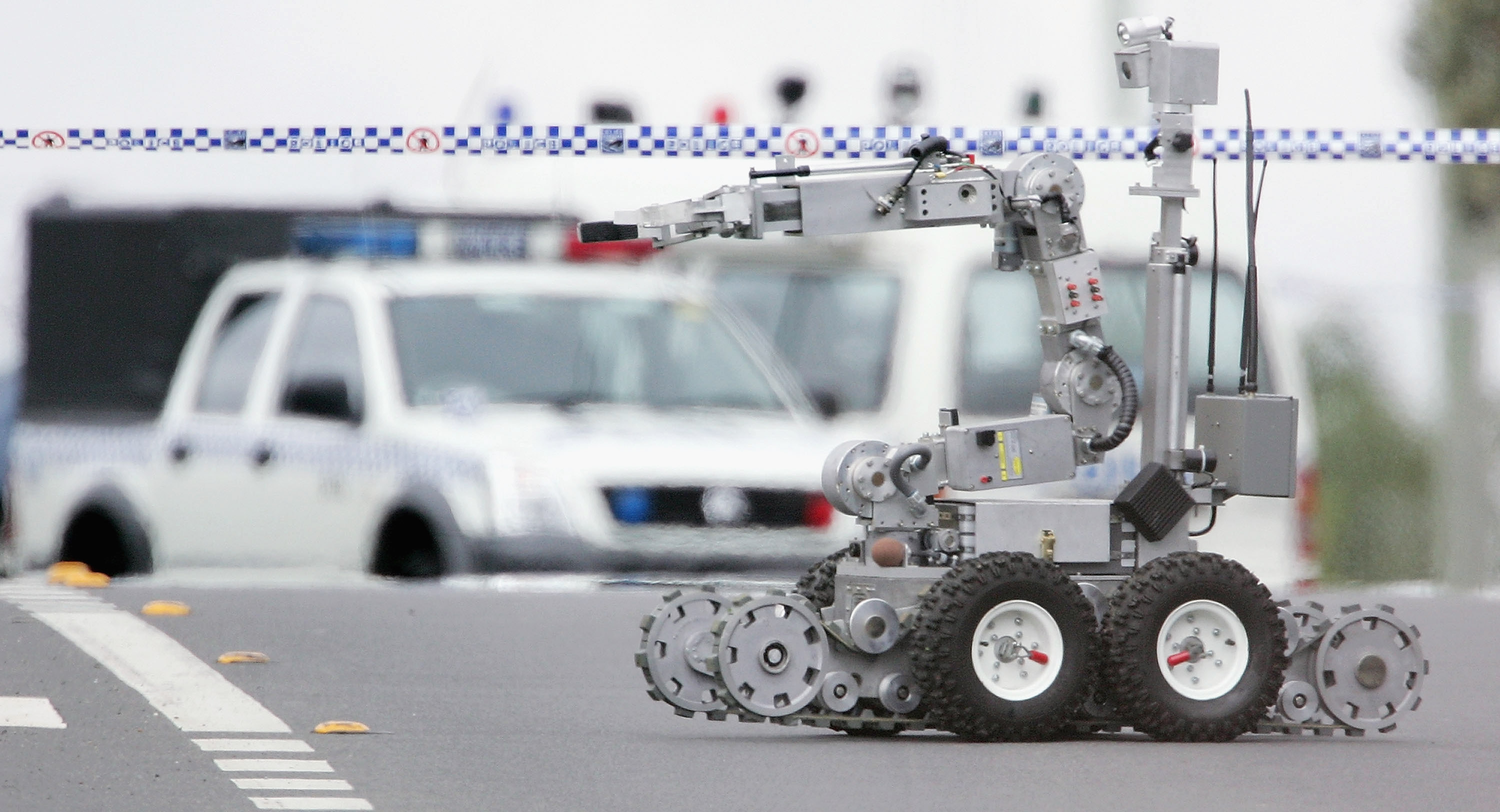 Bomb squad robots save lives | wusa9.com