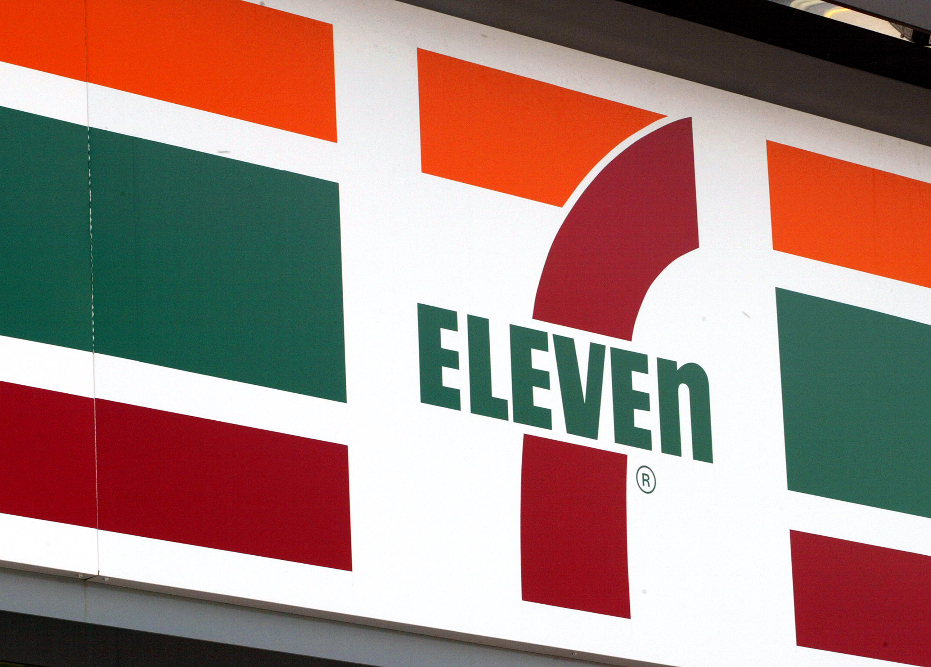 7-Eleven store clerk not fired, owner now says | wusa9.com