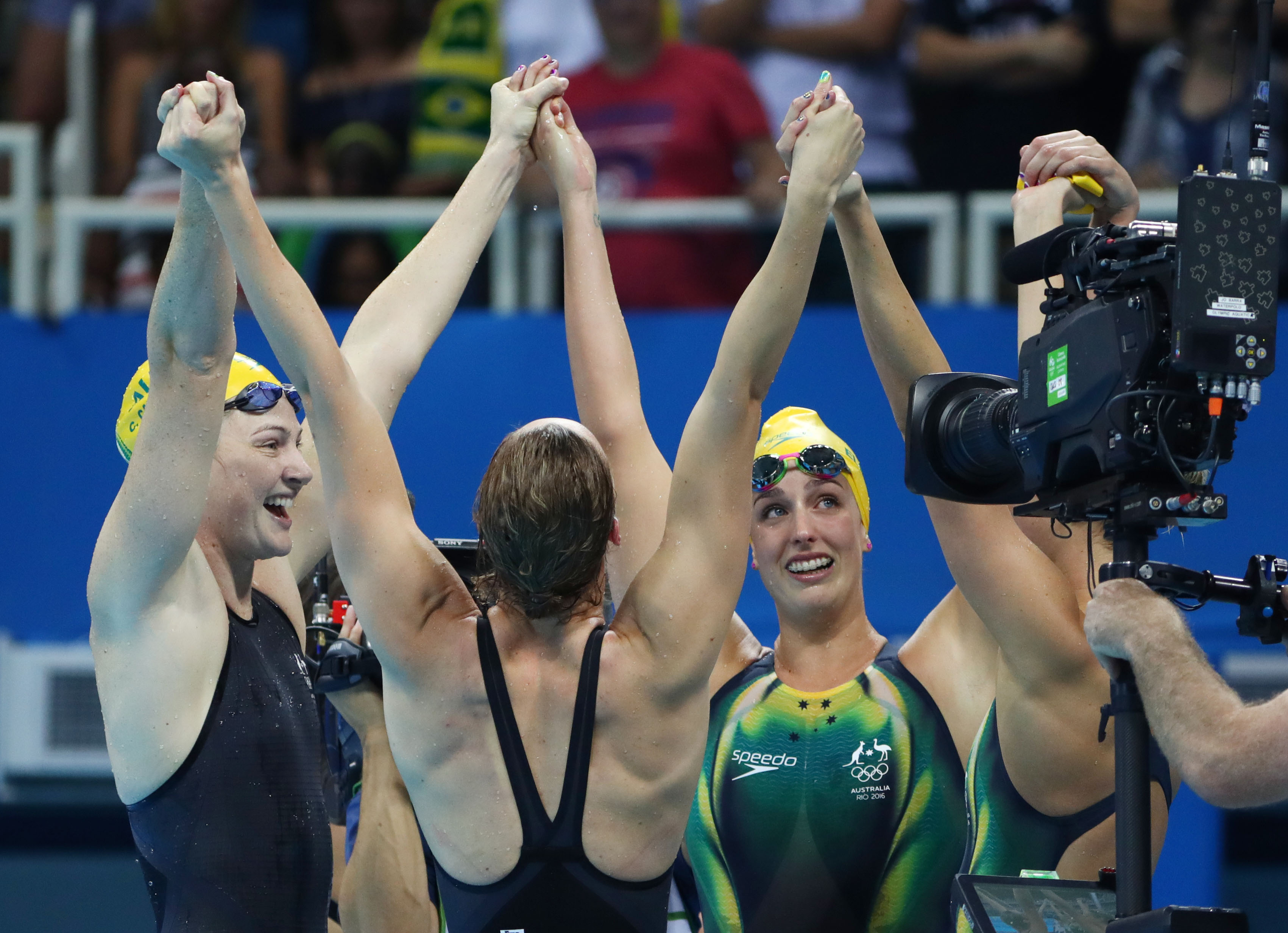 Swimming's best sister act carries the Aussies to relay gold | wusa9.com