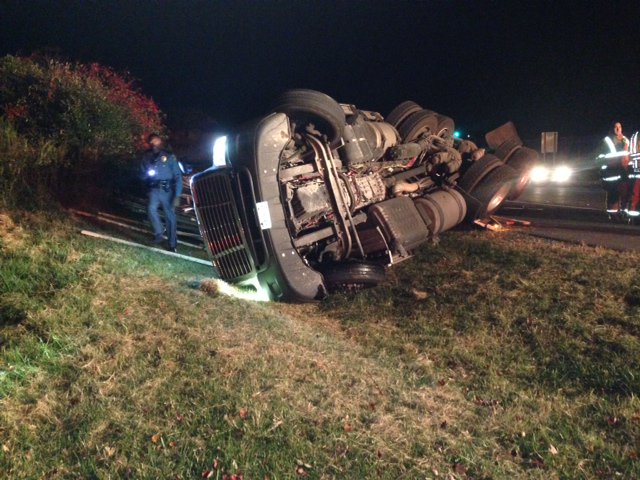 Tractor trailer overturns, loses load on ICC | wusa9.com
