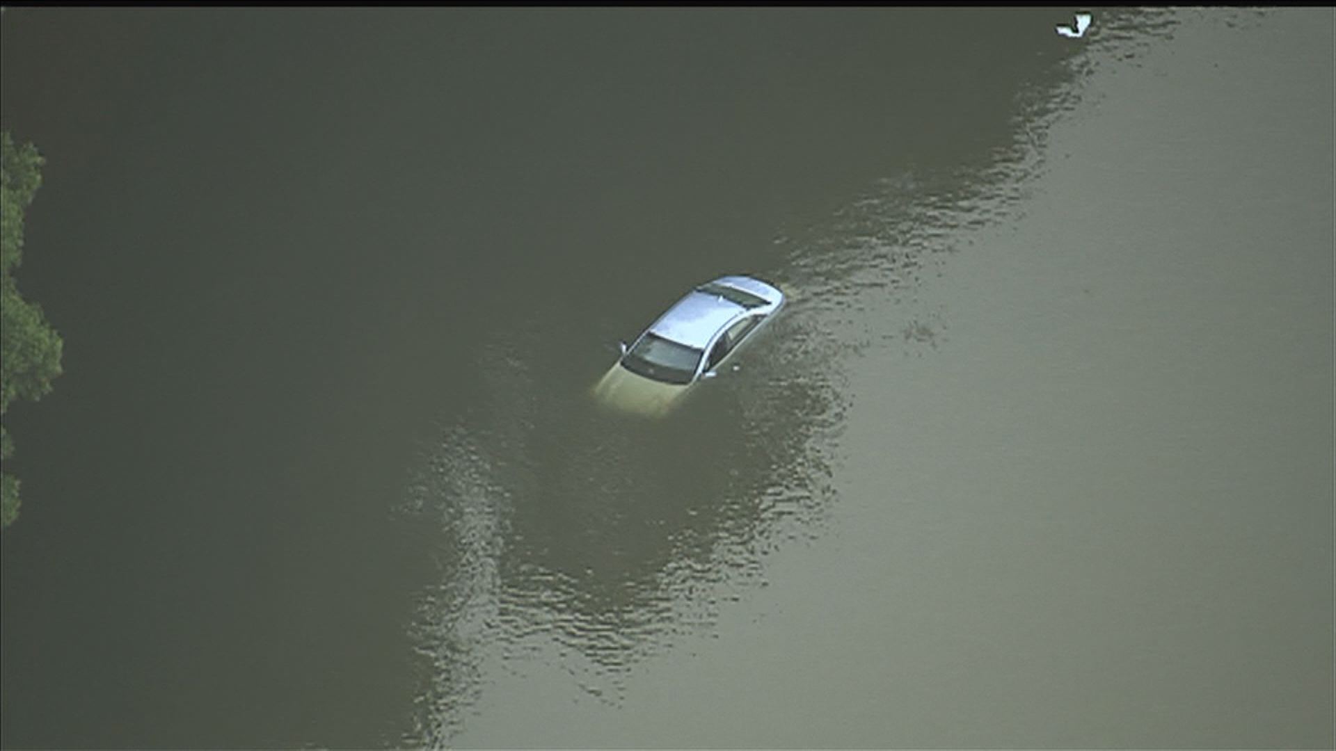 Car submerged under water at Edwards Ferry in Poolesville | wusa9.com
